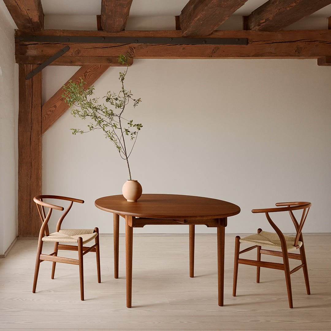 Carl Hansen & Son CH337 Table by Hans Wegner | Danish Design Store