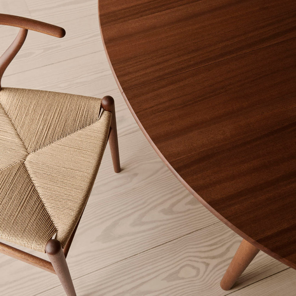 CH337 Table – Danish Design Store