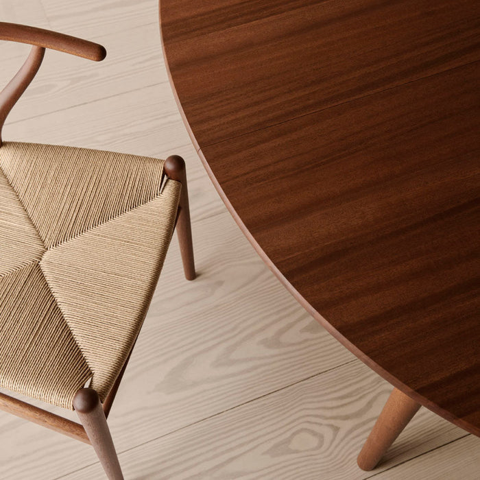 CH337 Table – Danish Design Store