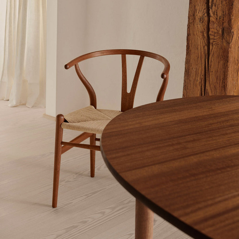 CH337 Table – Danish Design Store